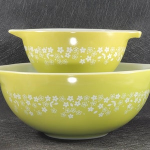 2 Vintage Pyrex Spring Blossom Crazy Daisy Cinderella Bowls 441 750ml ...