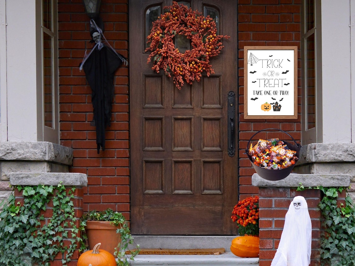 Trick or Treat Sign Printable for Halloween Night; Trick or Treat Door ...