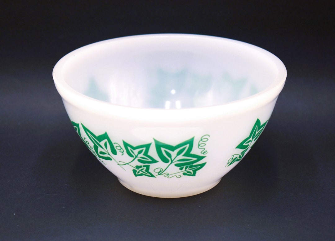 Agee Crown Pyrex Ivy Green Medium Mixing Bowl - Etsy
