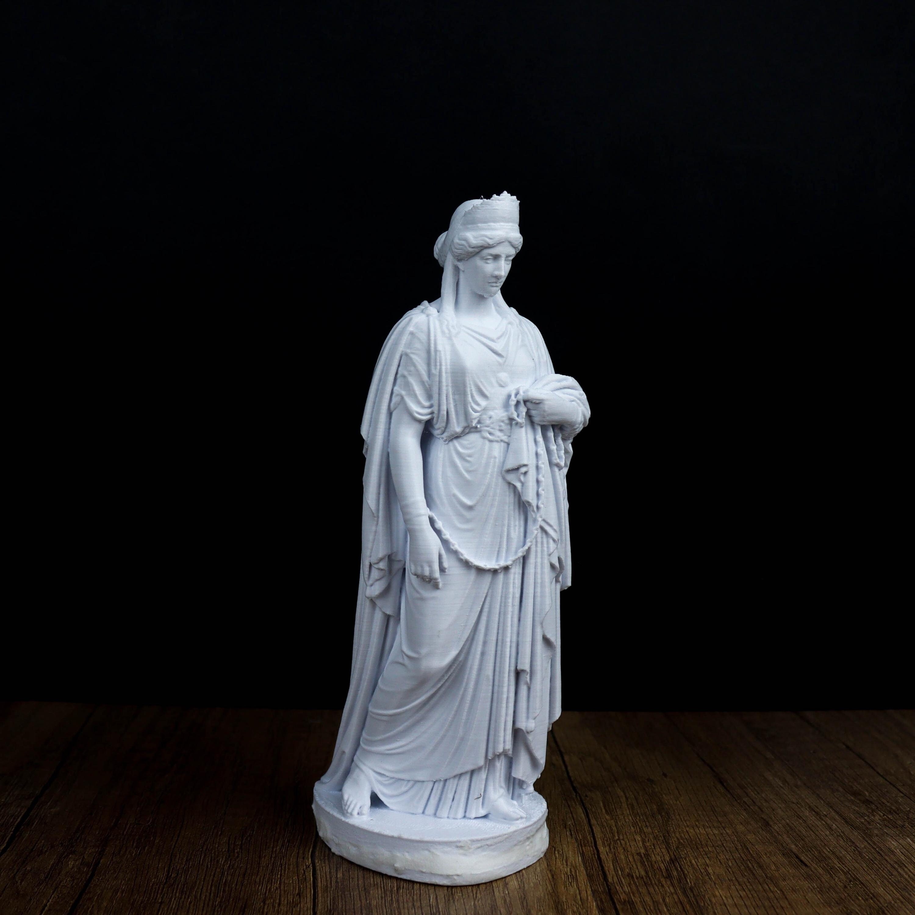 Queen Zenobia Statue Queen Zenobia | AeroArt International Inc.
