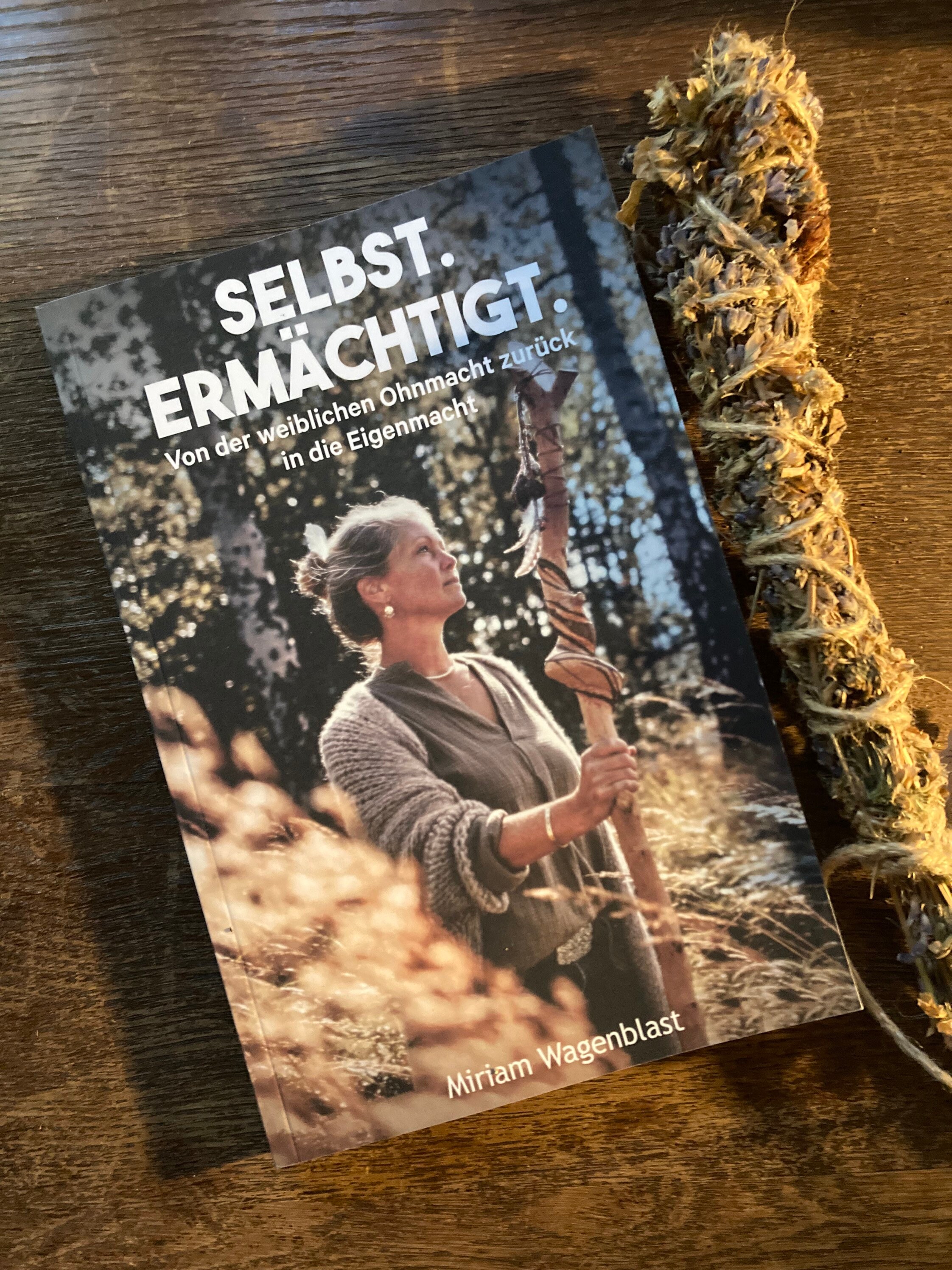 Buch Selbst.Ermächtigt, Buch Weiblichkeit, Feminismus, Göttin, Selbstliebe, Wicca, Spiritualität ...