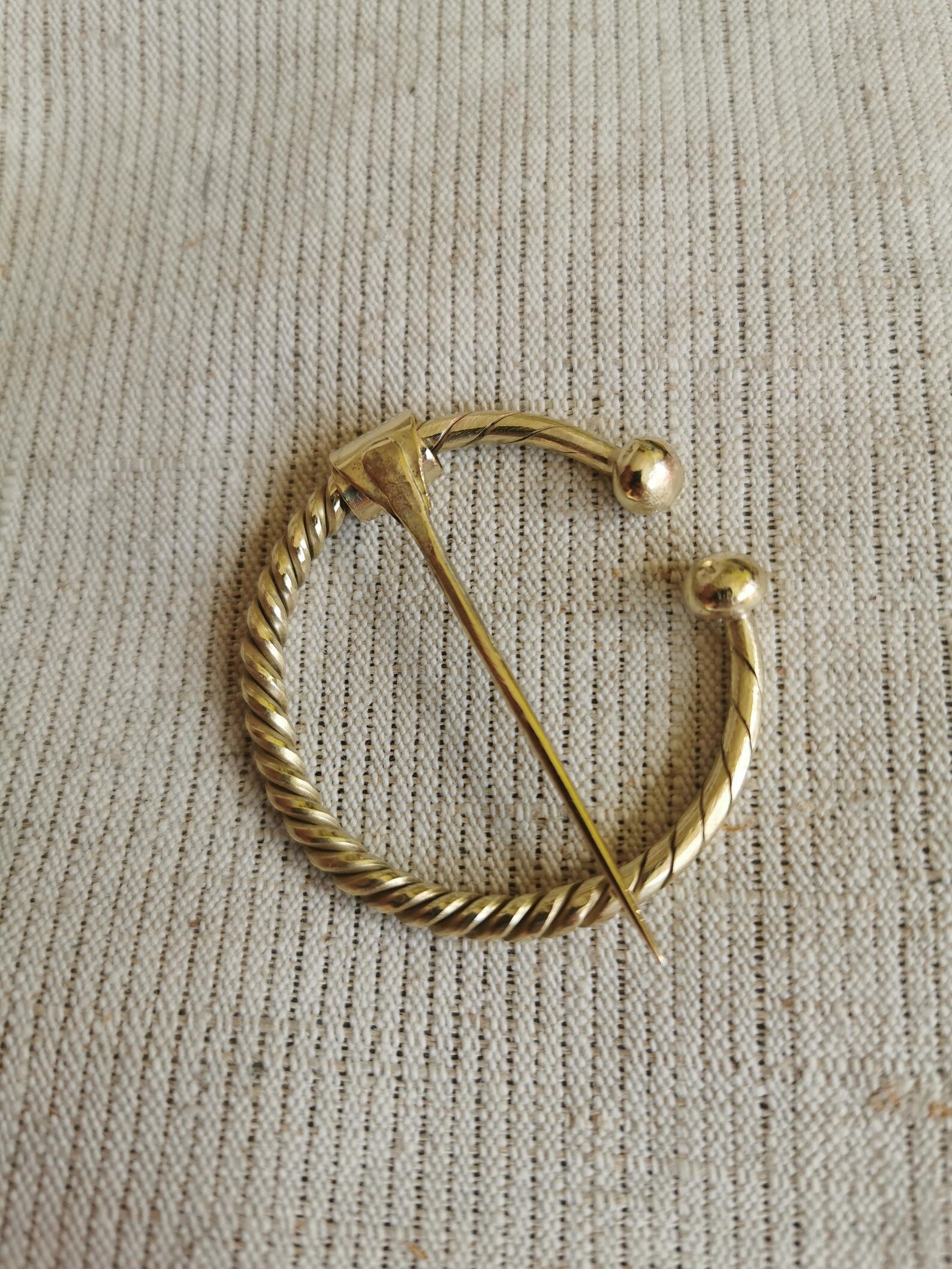 Large Fibula Handmade of Brass Twisted Horseshoe Shape Brooch Scarf ...