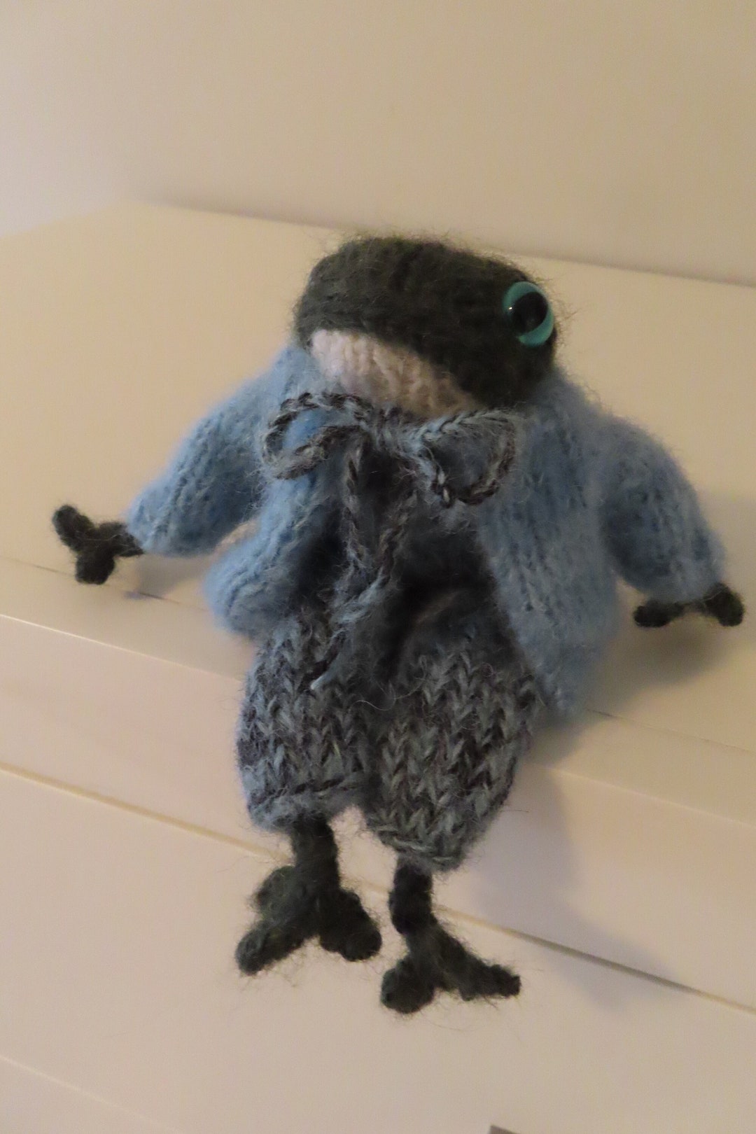 Hand Knitted Posable Froggy Dot Pebbles Pattern by Claire Garland - Etsy