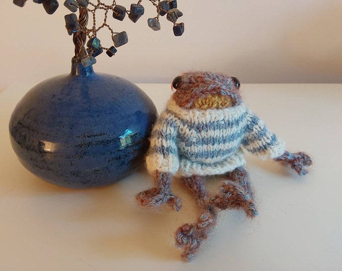 Hand Knitted Froggy Dot Pebbles Pattern by Claire Garland - Etsy