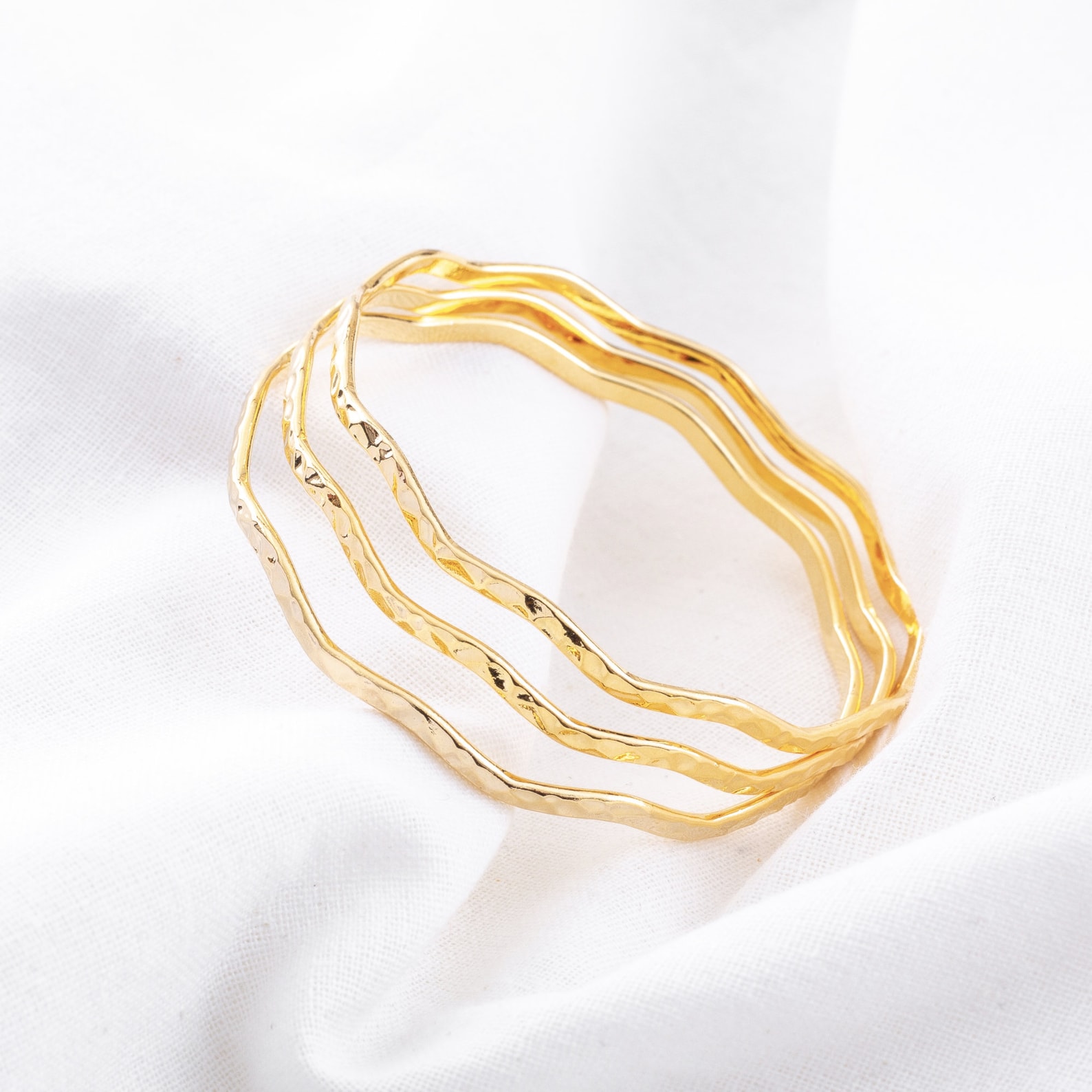Wavy Stackable Set of 3 Bangles / Simple Gold Hammer-cut - Etsy