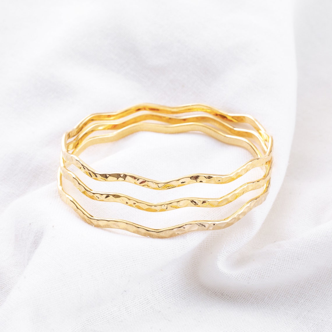 Wavy Stackable Set of 3 Bangles / Simple Gold Hammer-cut - Etsy
