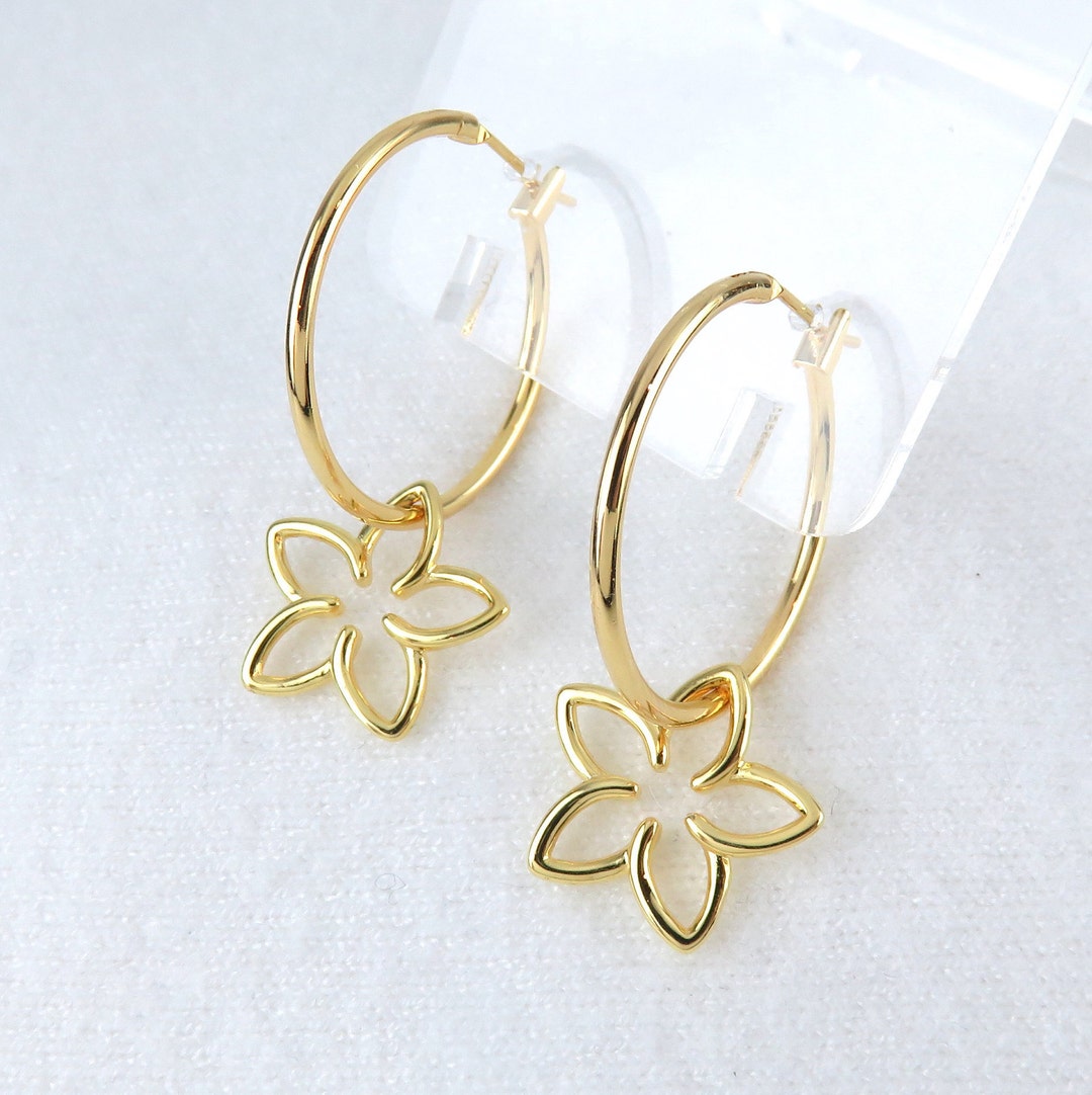 Gold Hoop Ohrringe mit Blume Charms / Gold Ohrringe, Minimalist Island ...