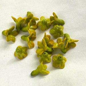 Life-like Green Pakalana Clay Flowers for Jewelry Making, Gradient ...