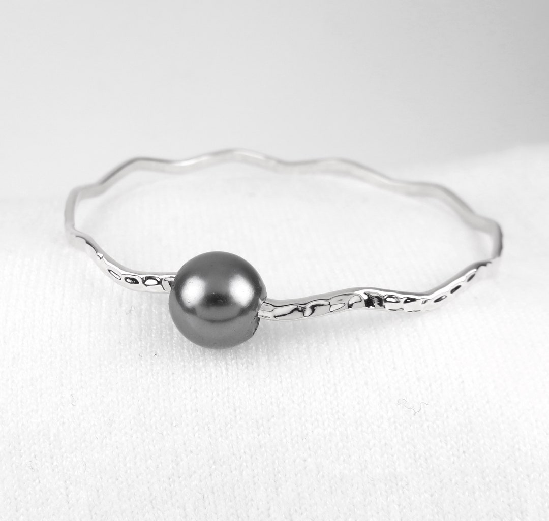 Simple Wavy Bangles Silver With Black Shell Pearl / Bridesmaid Wedding ...