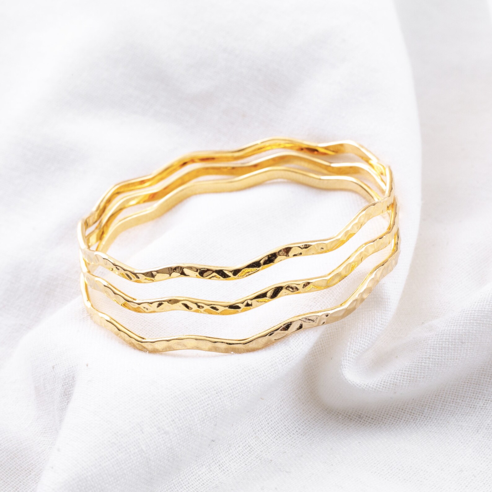 Wavy Stackable Set of 3 Bangles / Simple Gold Hammer-cut - Etsy