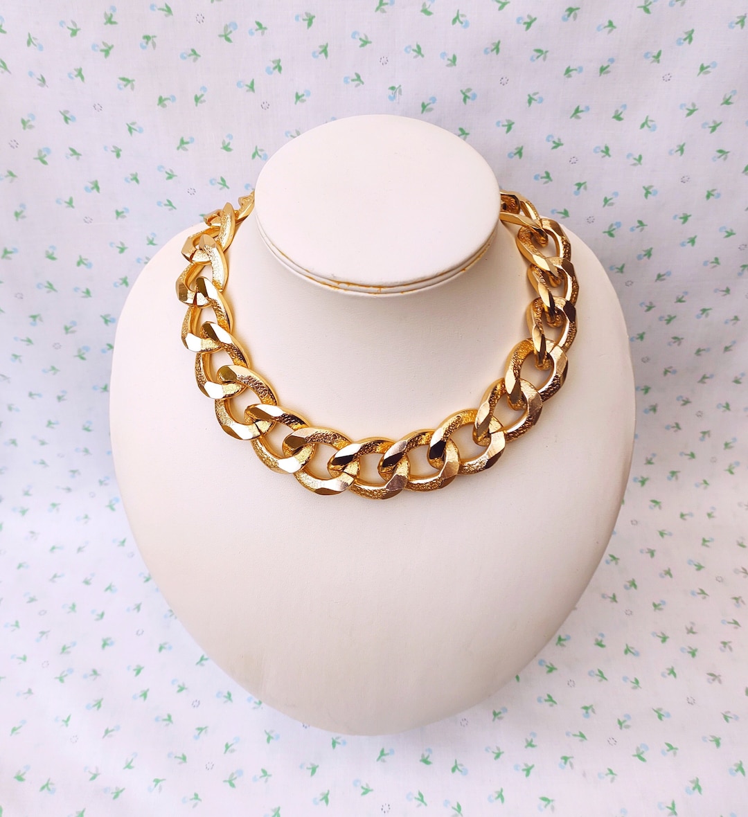Vintage 1980s 1990s Chunky Chain Necklace Gold Tone Interlocking Rings ...