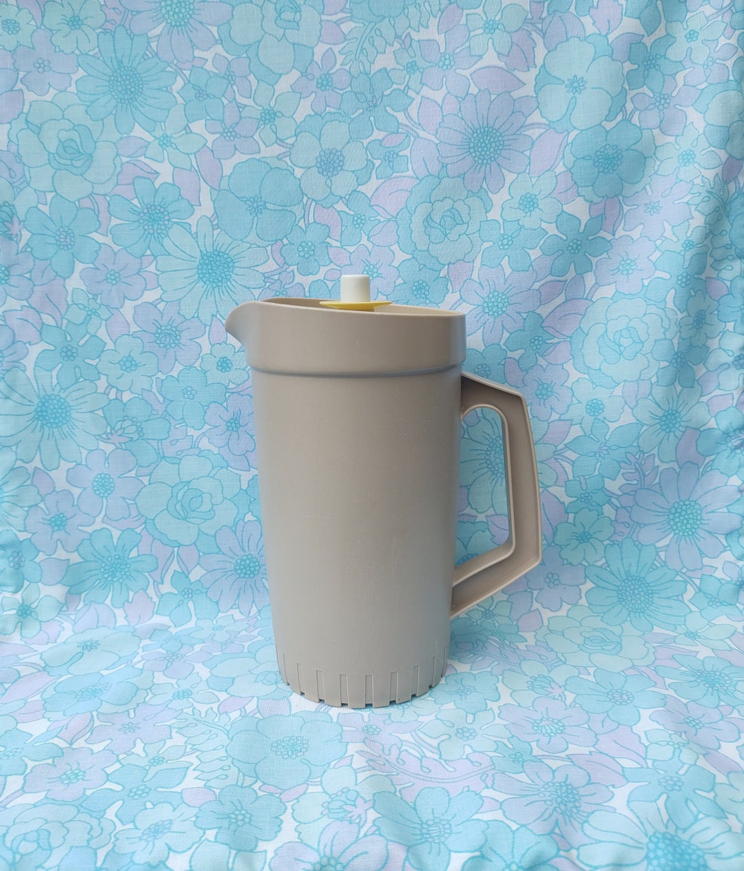 Vintage Retro 1970s Tupperware Jug Pitcher Cream Beige Vacuum Lid ...