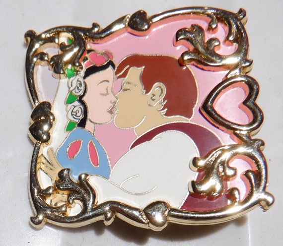 Snow White And Prince Kiss