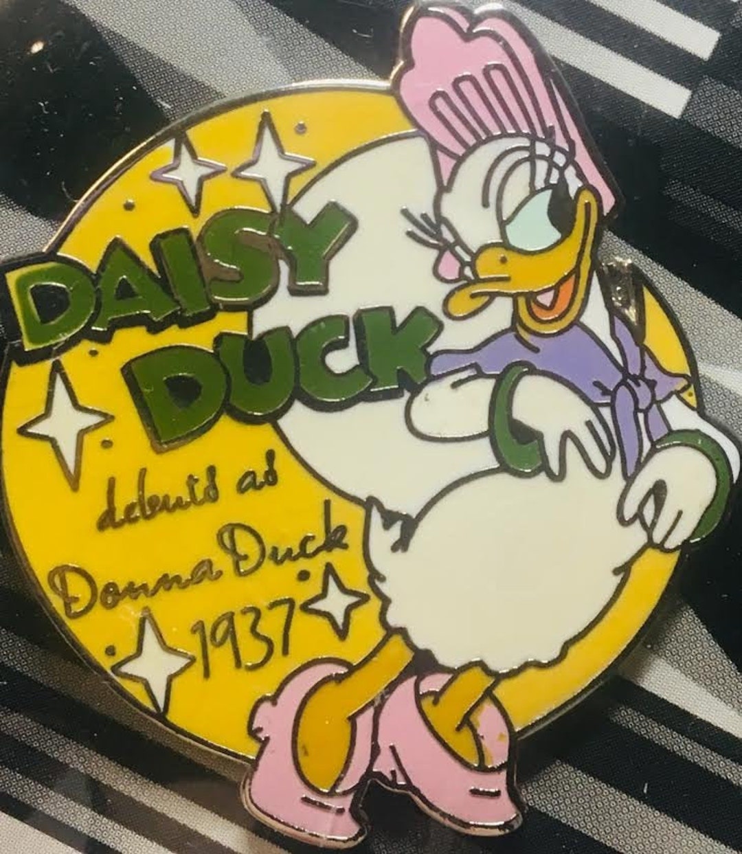 Vintage Daisy Duck Millennium Pin - Etsy