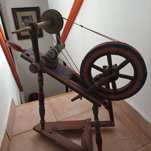 Antique Castle Spinning Wheel - Etsy