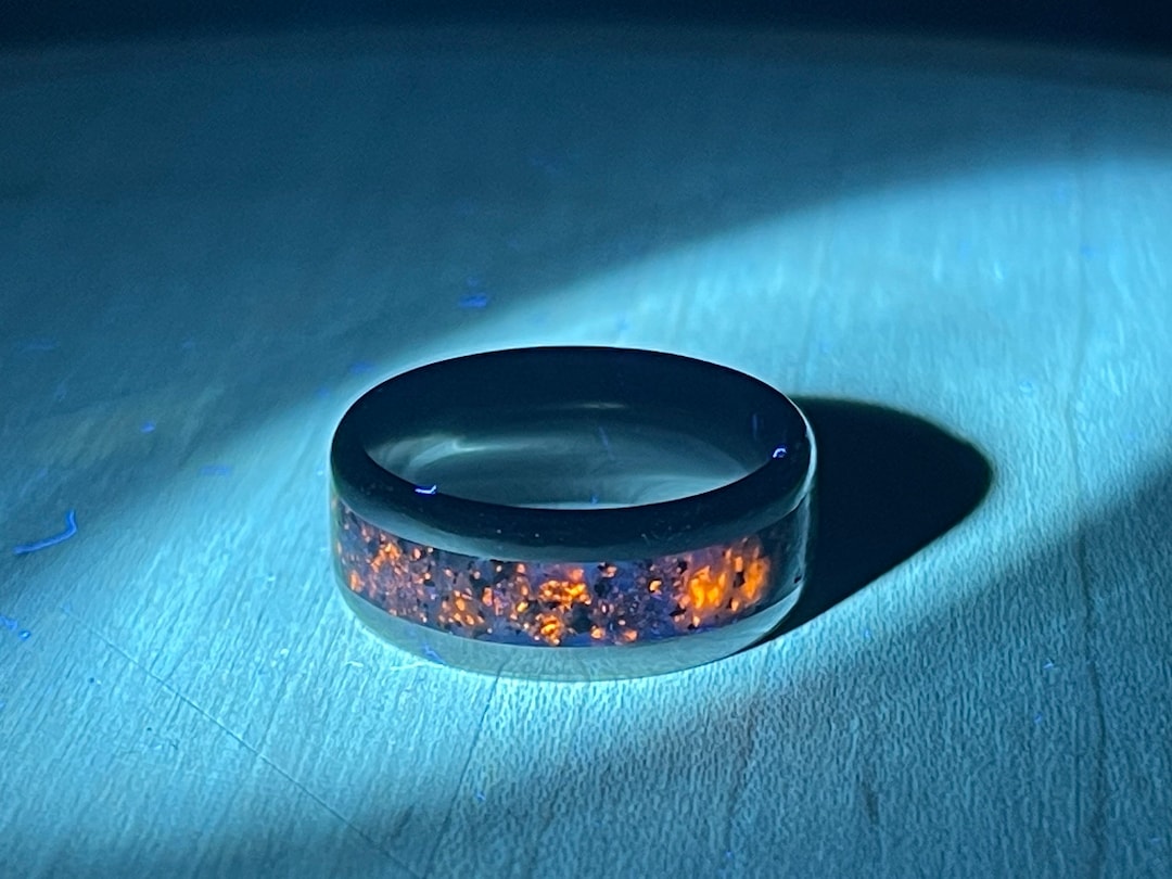 Yooperlite Inlay Ring - Glowing Fluorescent Sodalite | Wedding Band - Etsy