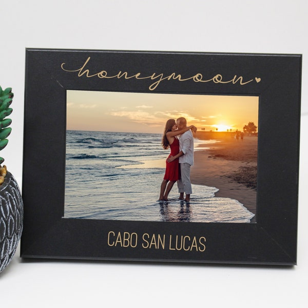 Honeymoon Gifts - 60+ Gift Ideas for 2024