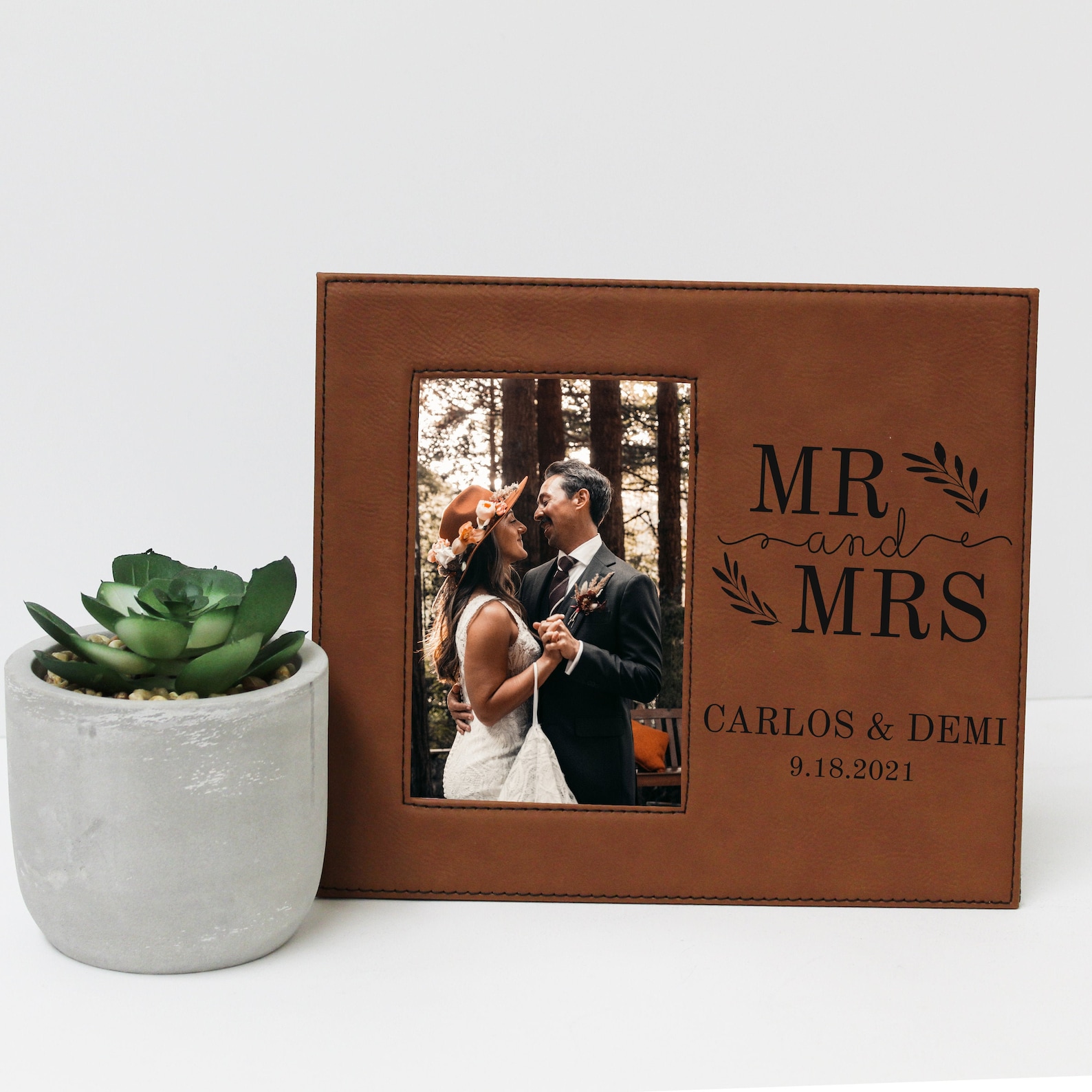 Mr & Mrs Picture Frame Personalized Mr and Mrs Picture Frame - Etsy