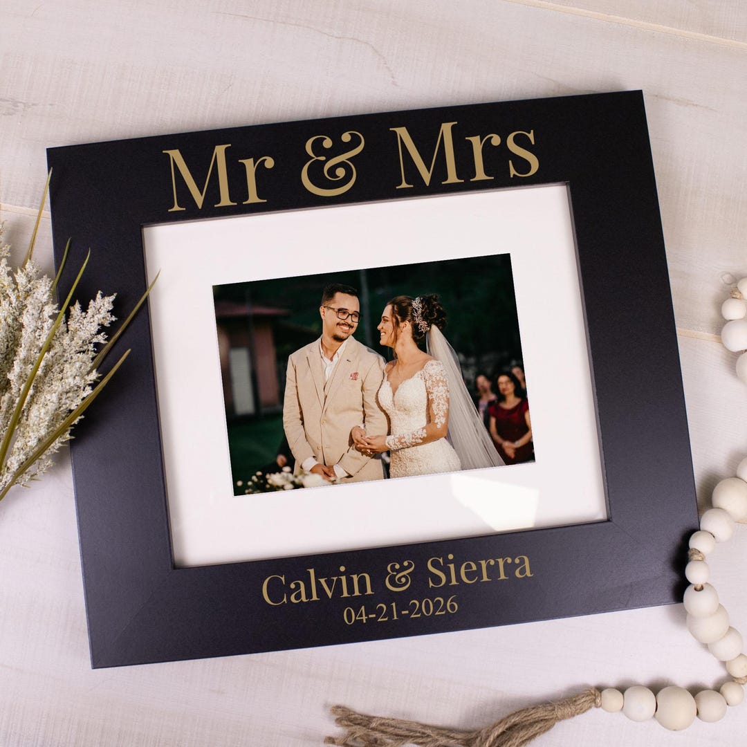Mr & Mrs Wedding Picture Frame | Personalized Wedding Photo Frame ...