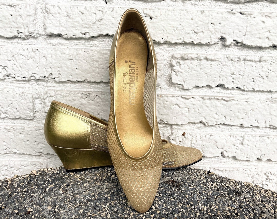 Vintage 70s Metallic Gold Pumps Sz 7 by Magdesians California - Etsy
