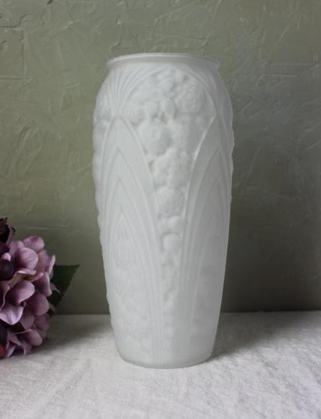 Vintage A Tiara Exclusive Glass Vase Indiana White Satin Art Deco ...