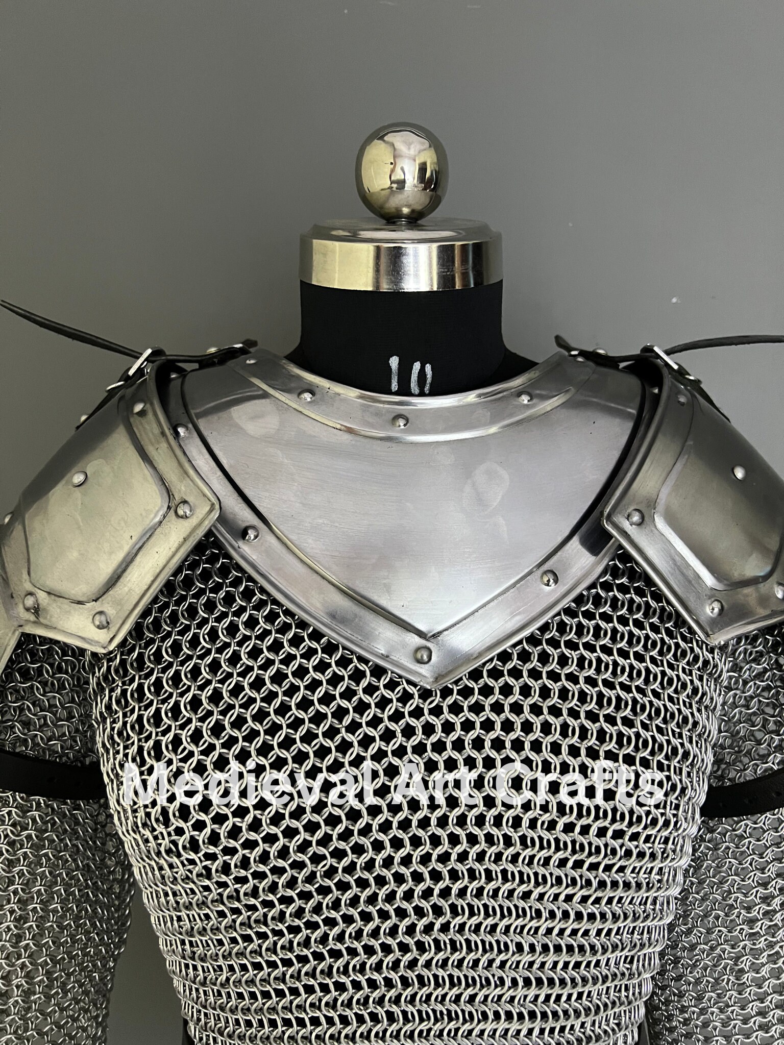 Knight Brave Female Armor, Gorget Pouldron Armor, Chaianmail Armor ...