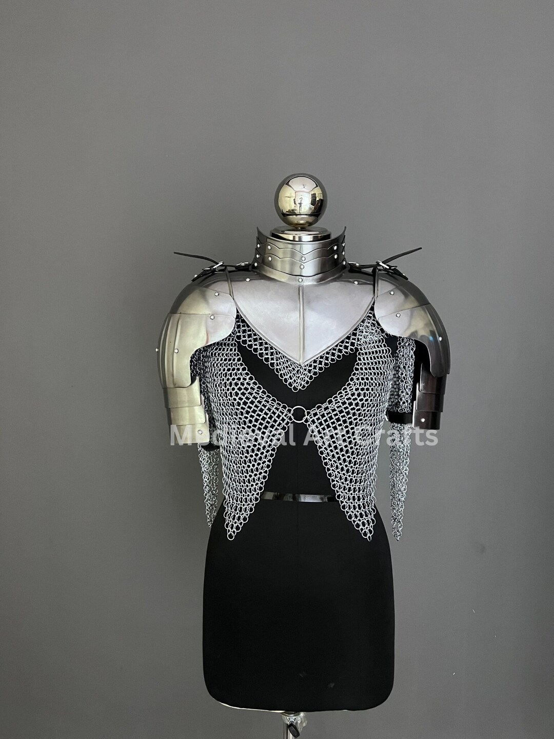Knight Brave Female Armor, Gorget Pouldron Armor, Chaianmail Armor ...