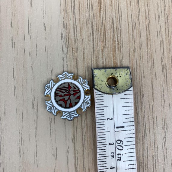 Vintage Badge Japanese School Girl Pin Metal Badge Se… - Gem