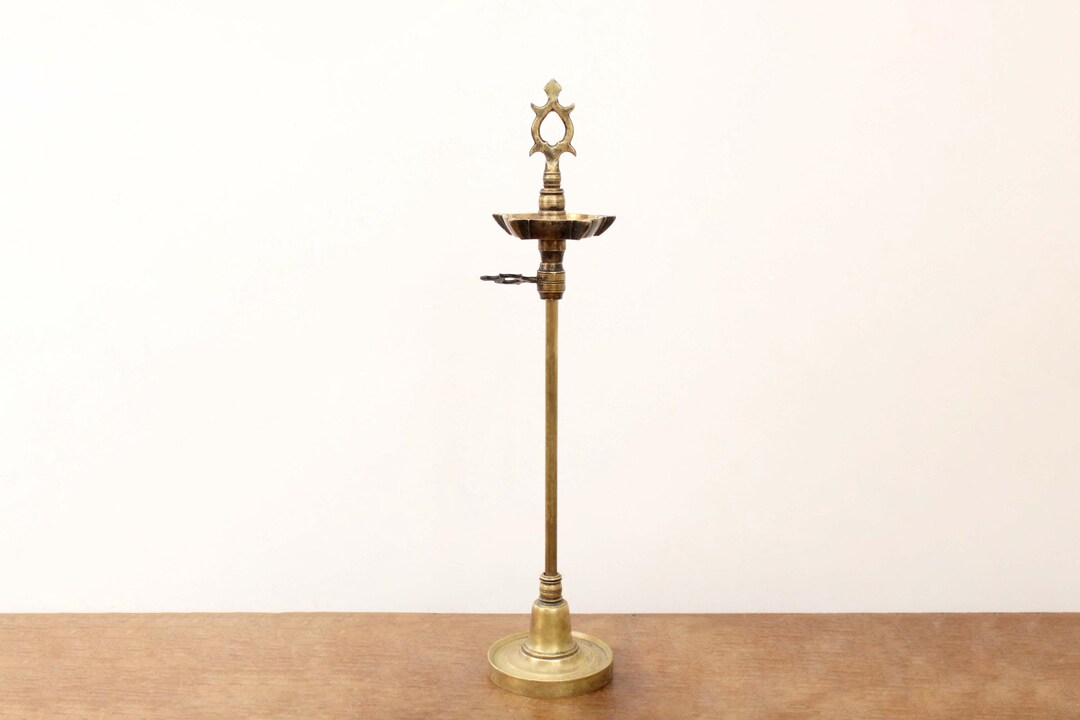 Antique Oil Lamp Vintage Temple Lamp Brass Diya Samai Chaavi Vilakku ...
