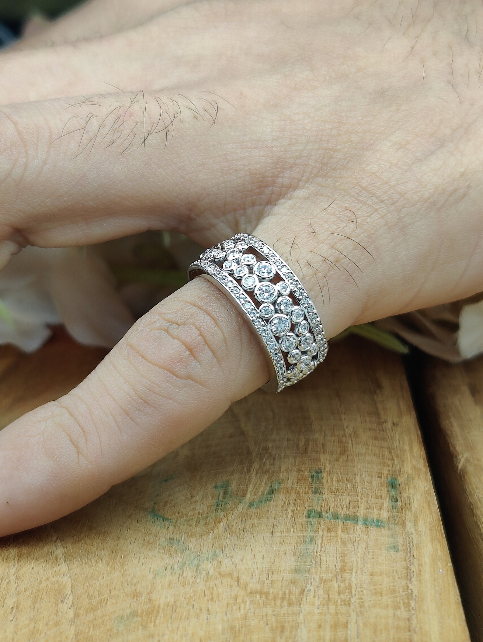 Round Cut Diamond Bezel Set Bubble's Band/ Shining - Etsy