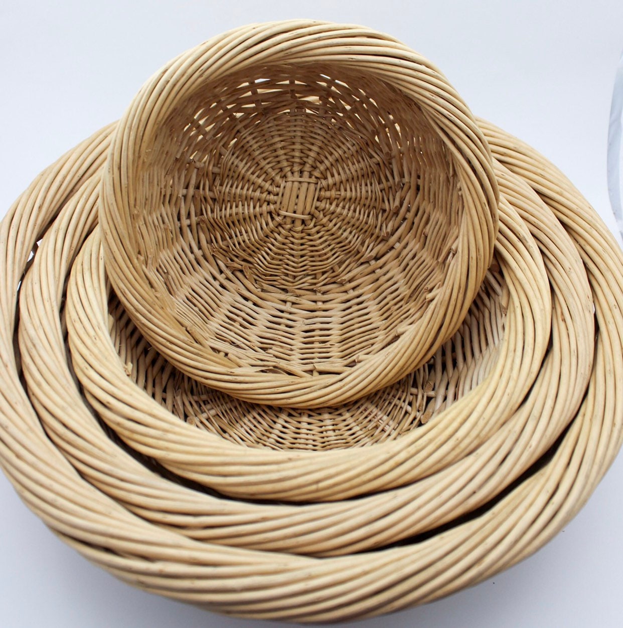 Set of 4 Round Wicker Nesting Baskets. | Etsy