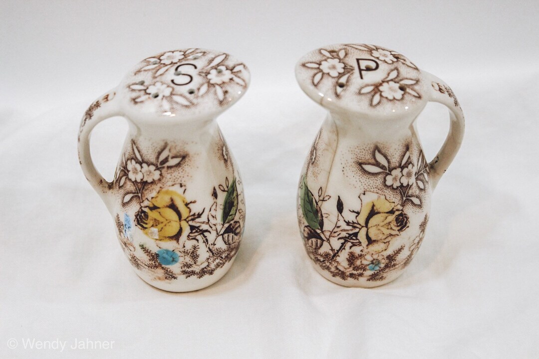 Vintage Ironstone Transferware Salt & Pepper Shaker Set. - Etsy Vintage Ironstone Transferware Salt & Pepper Shaker Set. - Etsy