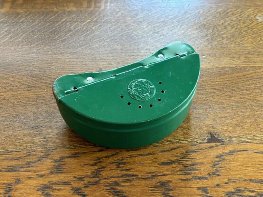 Vintage Kidney Shaped Metal Bait Box - 1950's Bate Worm Box - Vintage ...