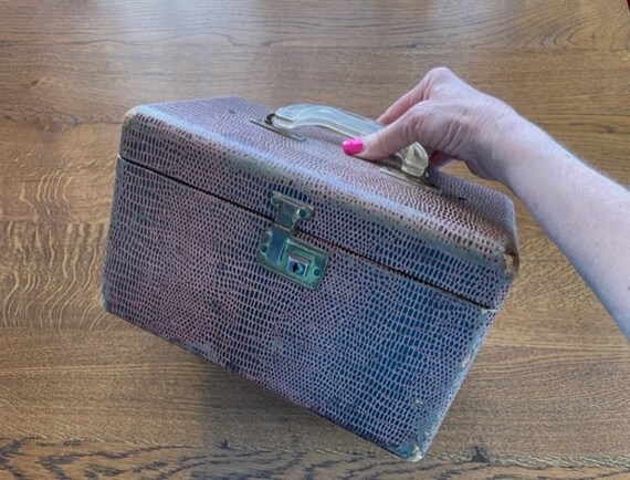 Vintage Train Case - Vintage Train Travel Case With M… - Gem