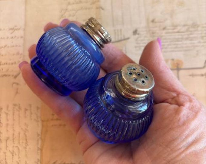 Vintage Blue Depression Glass Salt & Pepper Shakers - Art Deco Salt and ...