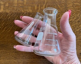 Vintage Lab Glass With Stoppers 1980's Pyrex Lab Glass Flasks Vintage ...