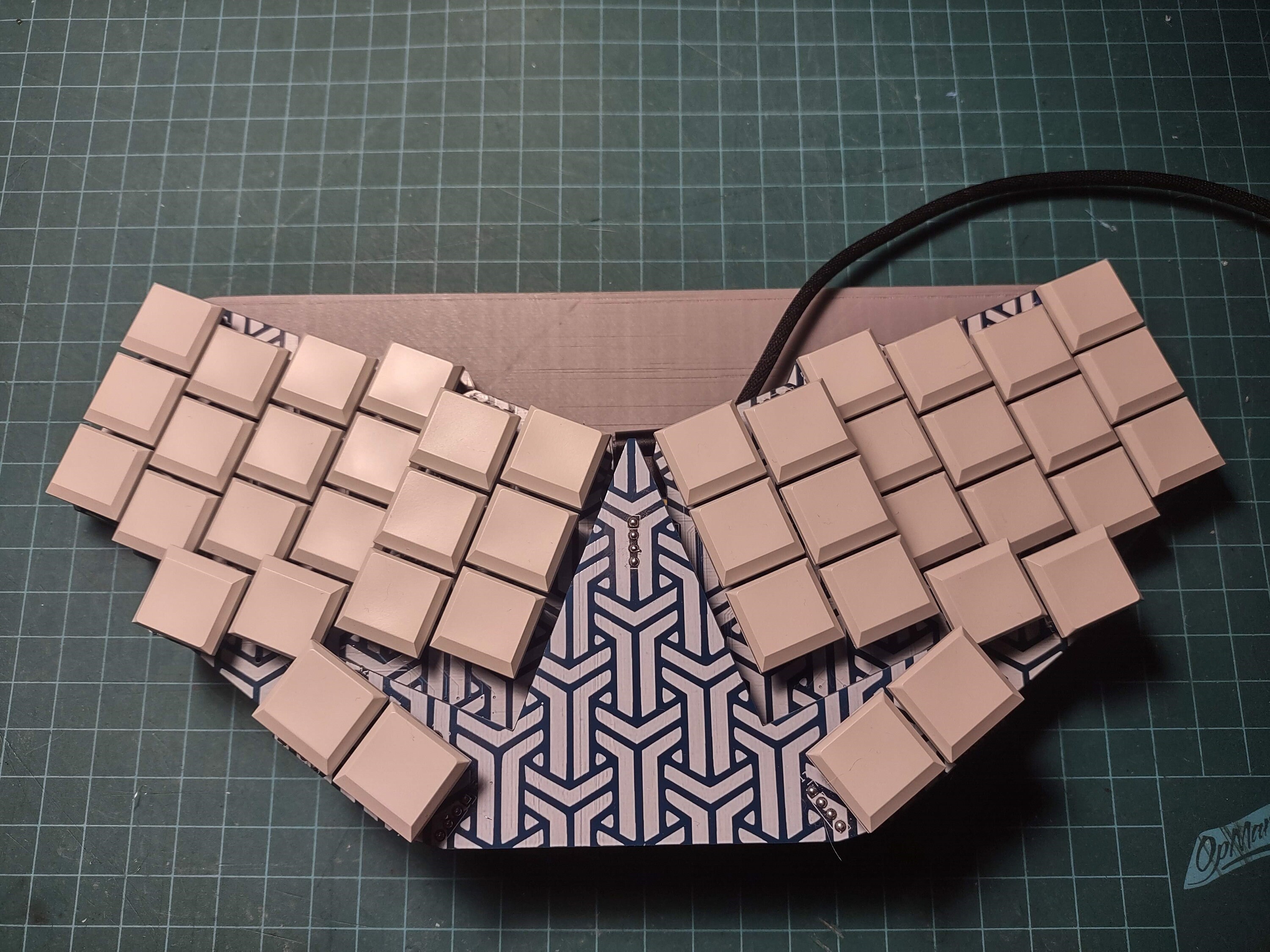 Thumbsup V9 Ergonomic Mechanical Keyboard promicro or Elite-pi, QMK/VIA ...