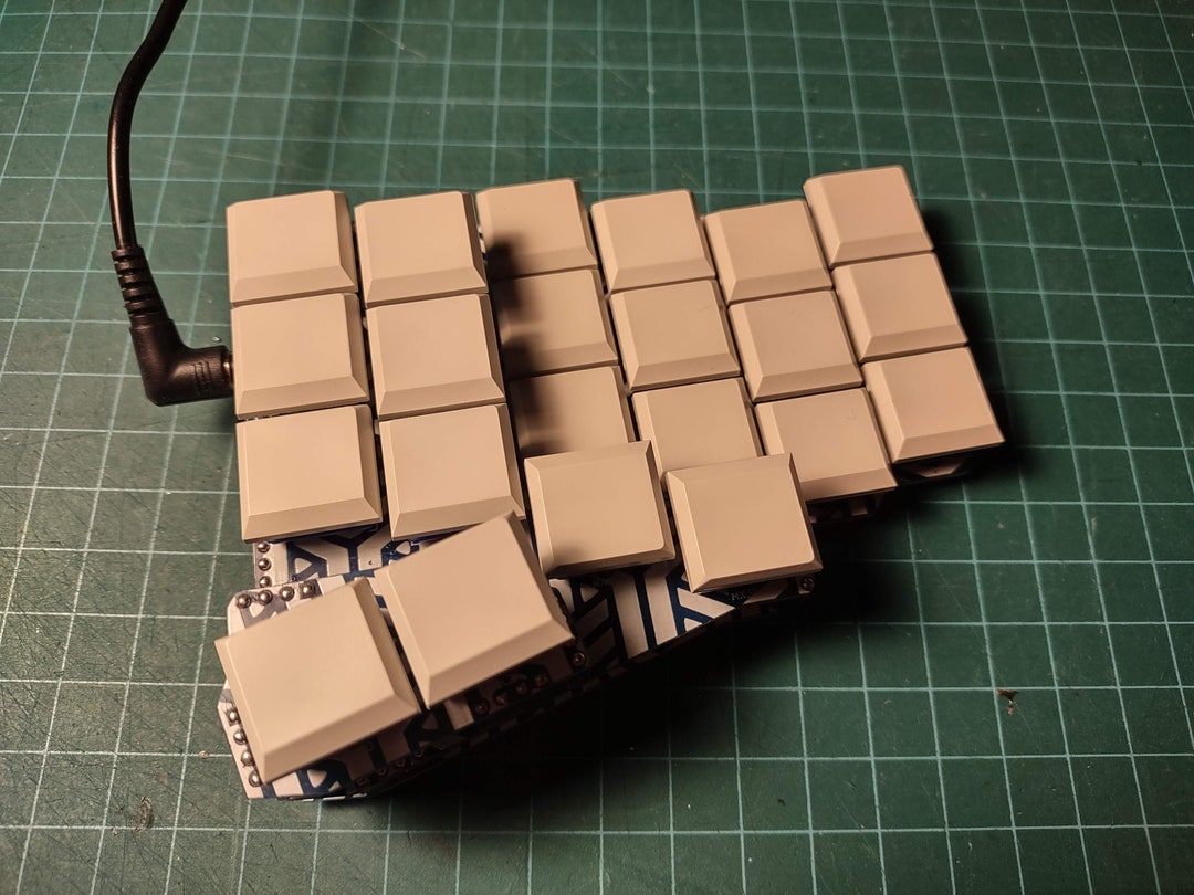 Thumbsup! V3 Ergonomic Mechanical Low Profile Split Keyboard for Kailh ...