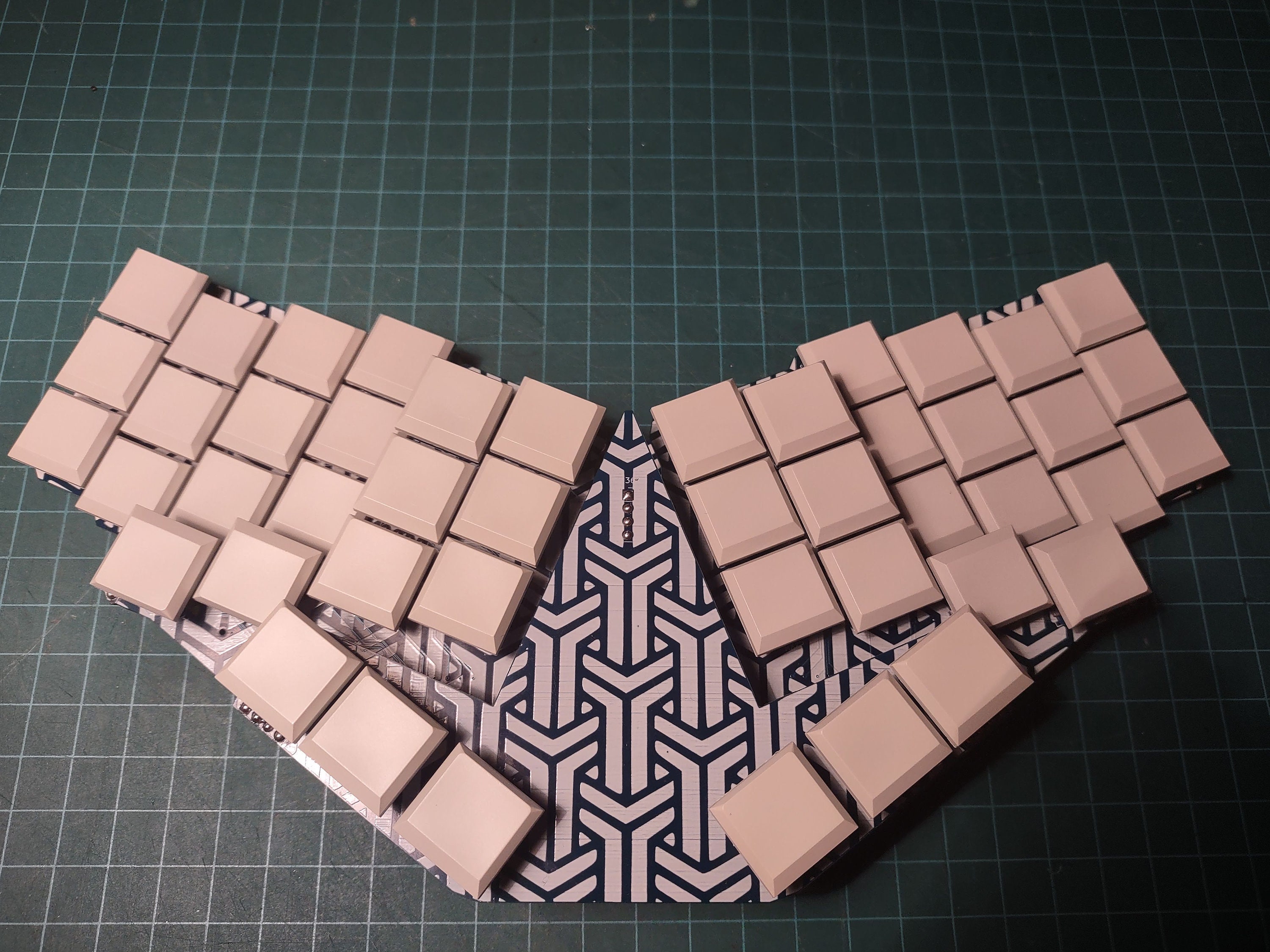 Thumbsup V9 Ergonomic Mechanical Keyboard promicro or Elite-pi, QMK/VIA ...