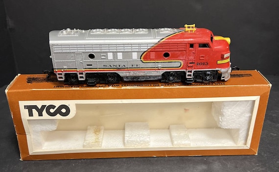 TYCO Santa Fe 4015 Engine Locomotive HO Scale Model Train Car | Etsy