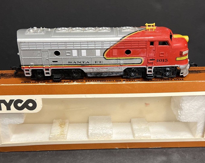 TYCO Santa Fe #4015 Engine Locomotive HO Scale Model Train Car Austria ...