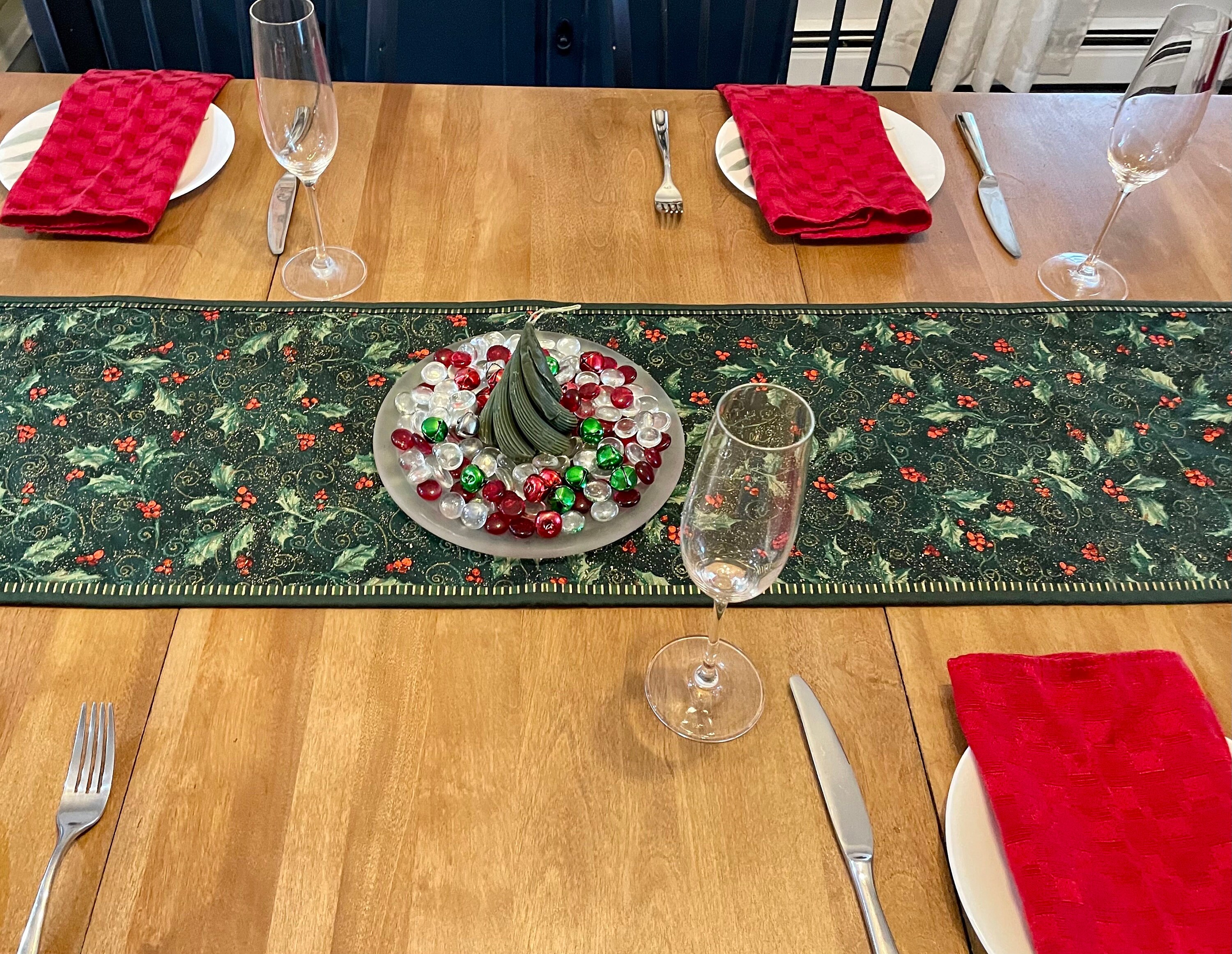 Traditional Holly Table Runner - Etsy
