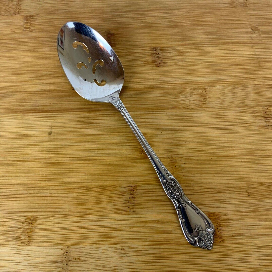 Oneida Distinction Deluxe Kennett Square Pierced Tablespoon Serving ...