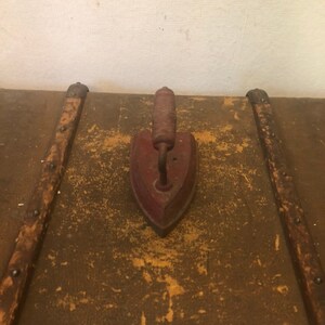 Vintage Painted Red Cast Iron Iron - Etsy