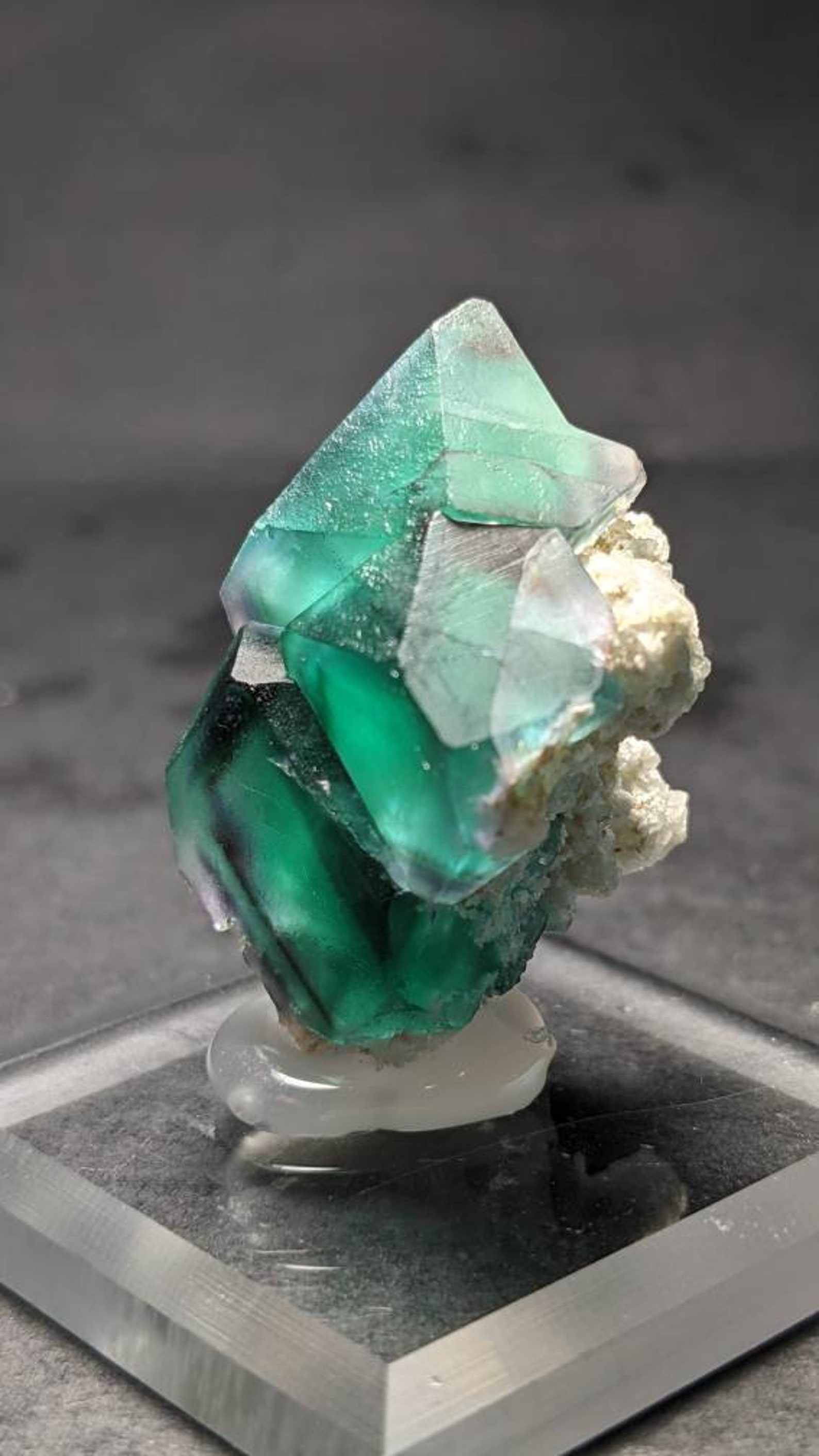 Emerald green Alien eye Fluorite Namibia 2020 Find | Etsy