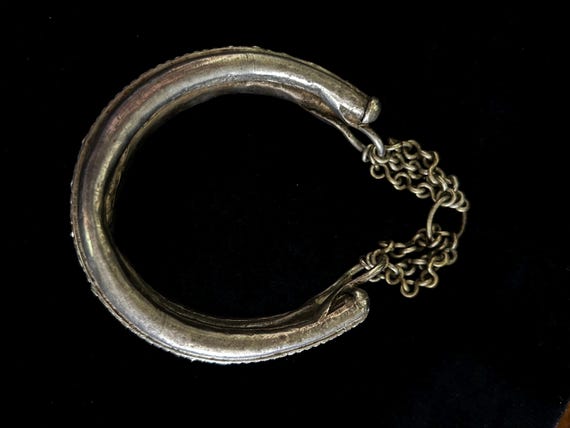 Antique Solid Bedouin Cuff Late 1800s - Gem