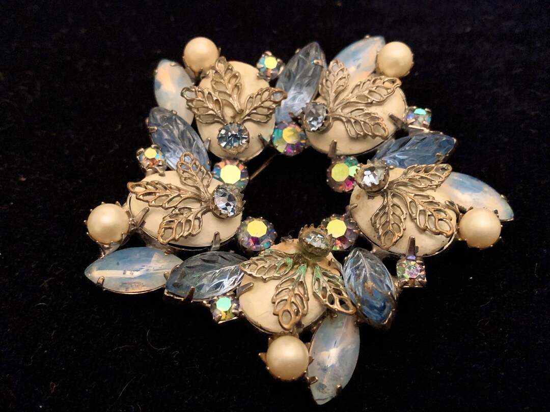 Vintage Wreath Brooch/pin in Rhinestones and Opals - Etsy