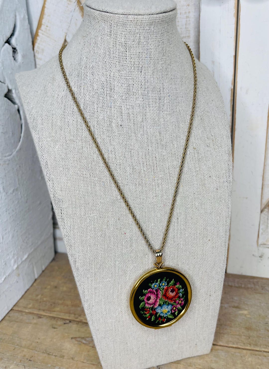 Vintage Floral Locket Necklace - Etsy