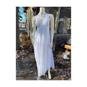 70s Slumber Suzy White Nylon Peignoir Set Gown Robe Chiffon Layers Bell ...
