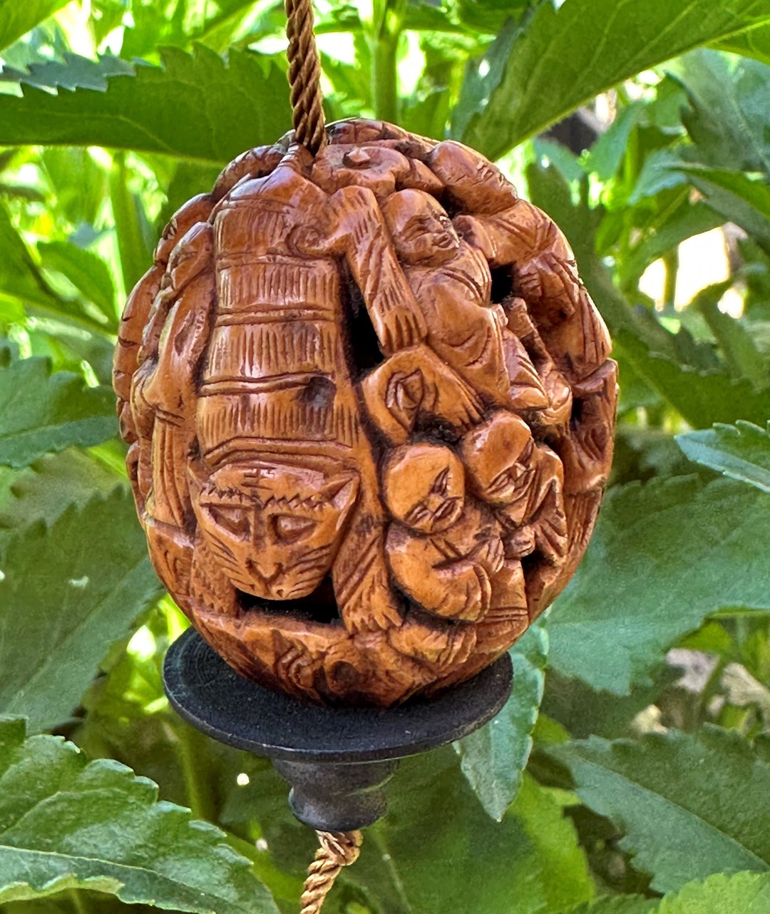 Hand Carved Chinese Hediao Nut Set / Hand Carved Necklace and Earrings ...